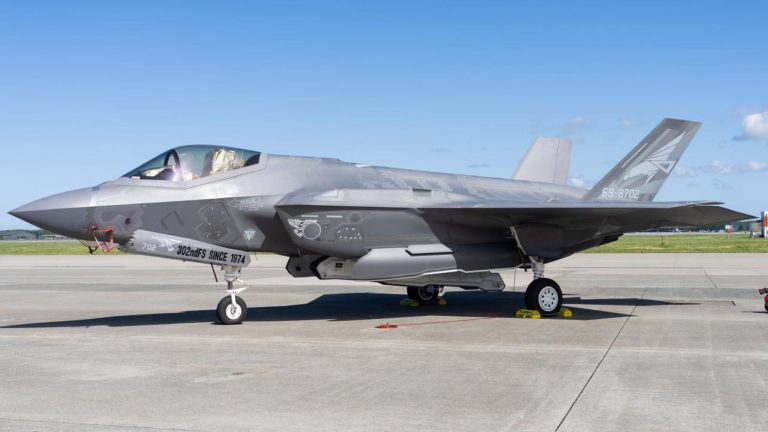 JASDF Fighter Squadron Revives its Retired F-4 Phantoms’ Colored Tail ...