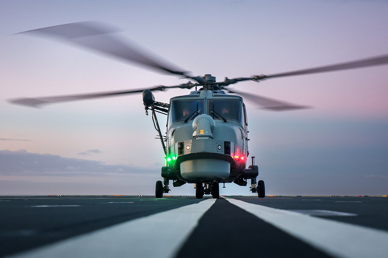 Royal Navy Releases Stunning Photos of HMS Prince of Wales and F-35Bs ...