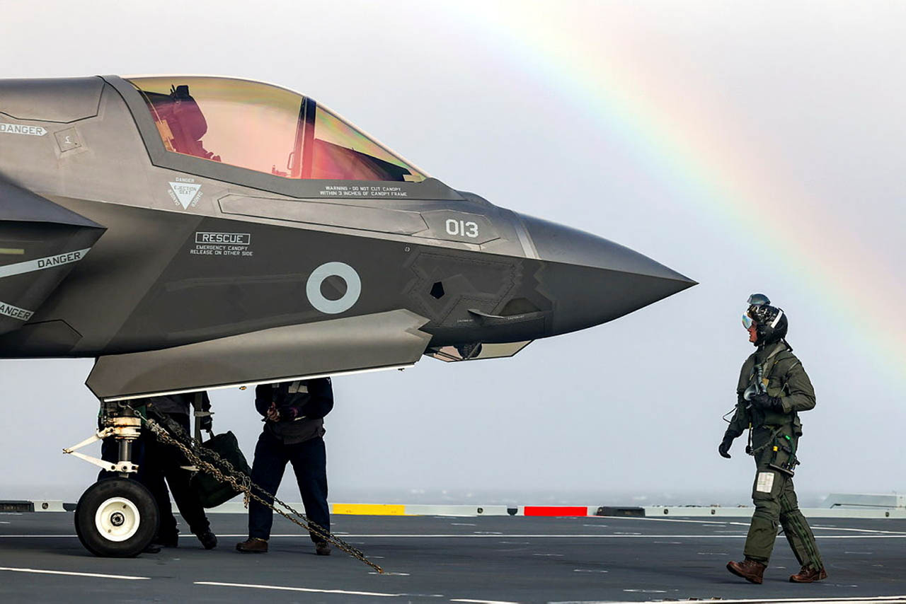Royal Navy Releases Stunning Photos of HMS Prince of Wales and F-35Bs ...