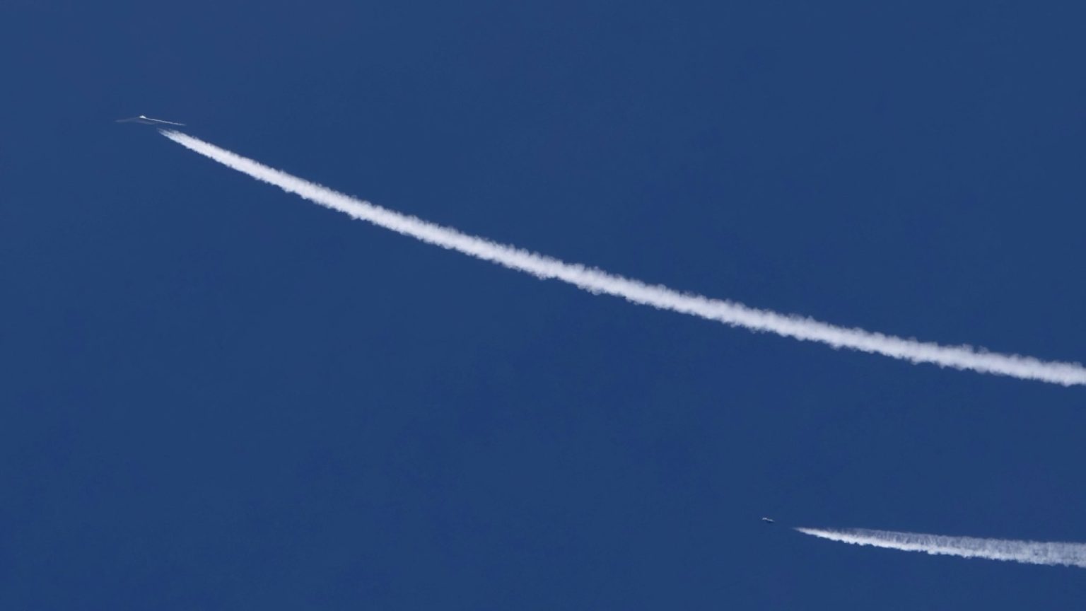Photographer Takes Breathtaking Images Of B-21 Raider Stealth Bomber ...