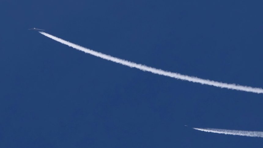 Photographer Takes Breathtaking Images Of B-21 Raider Stealth Bomber ...