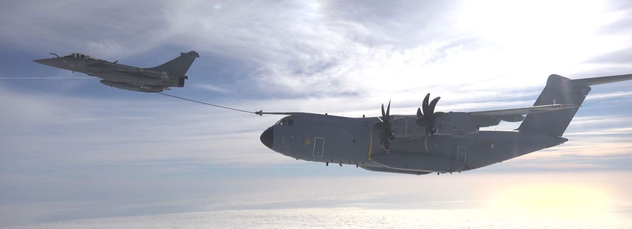 French Rafale Refuels A400M Cargo in Unconventional Buddy Refueling ...