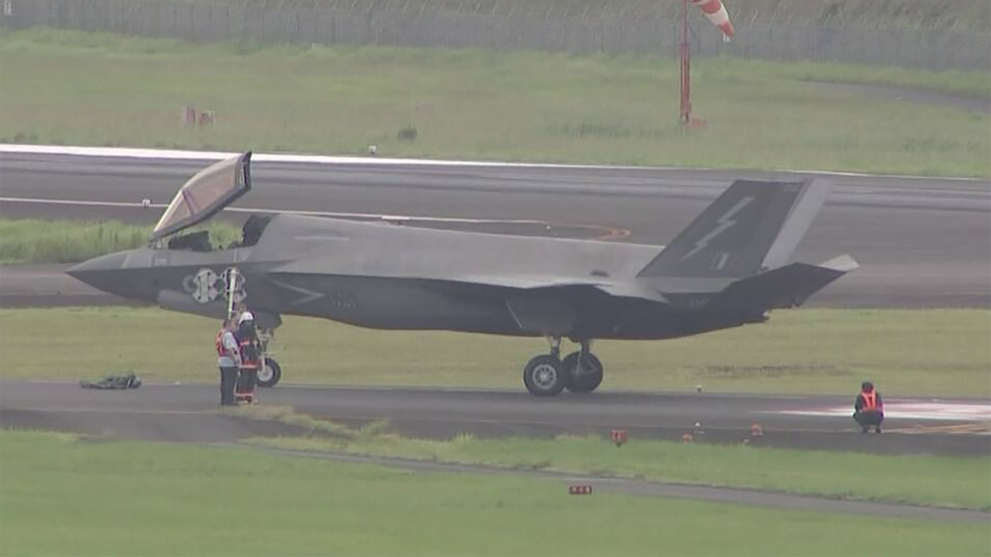 [Updated] UK F-35B Makes Emergency Landing at Kagoshima Airport - The Aviationist